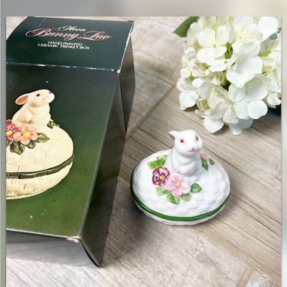 Avon | Accents | Vintage Avon 982 Bunny Luv Hand Painted Ceramic ...